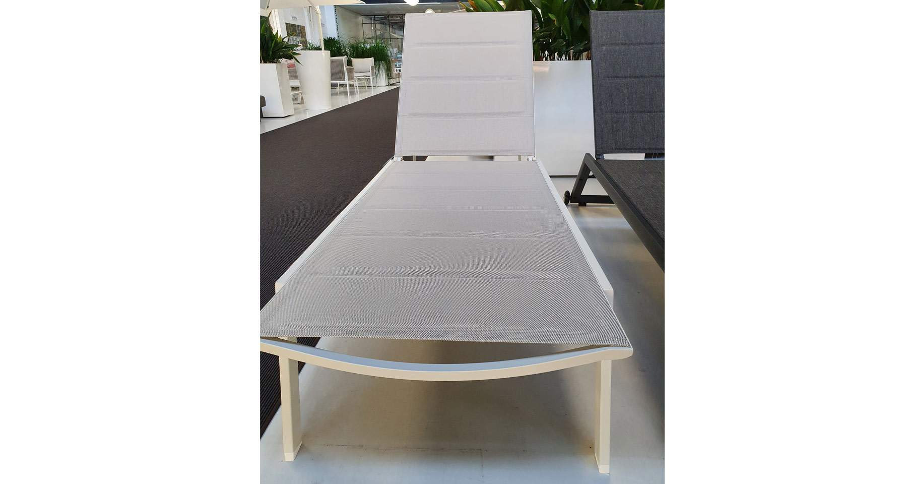 Transat empilable confortable en toile textilène matelassée Mallorca