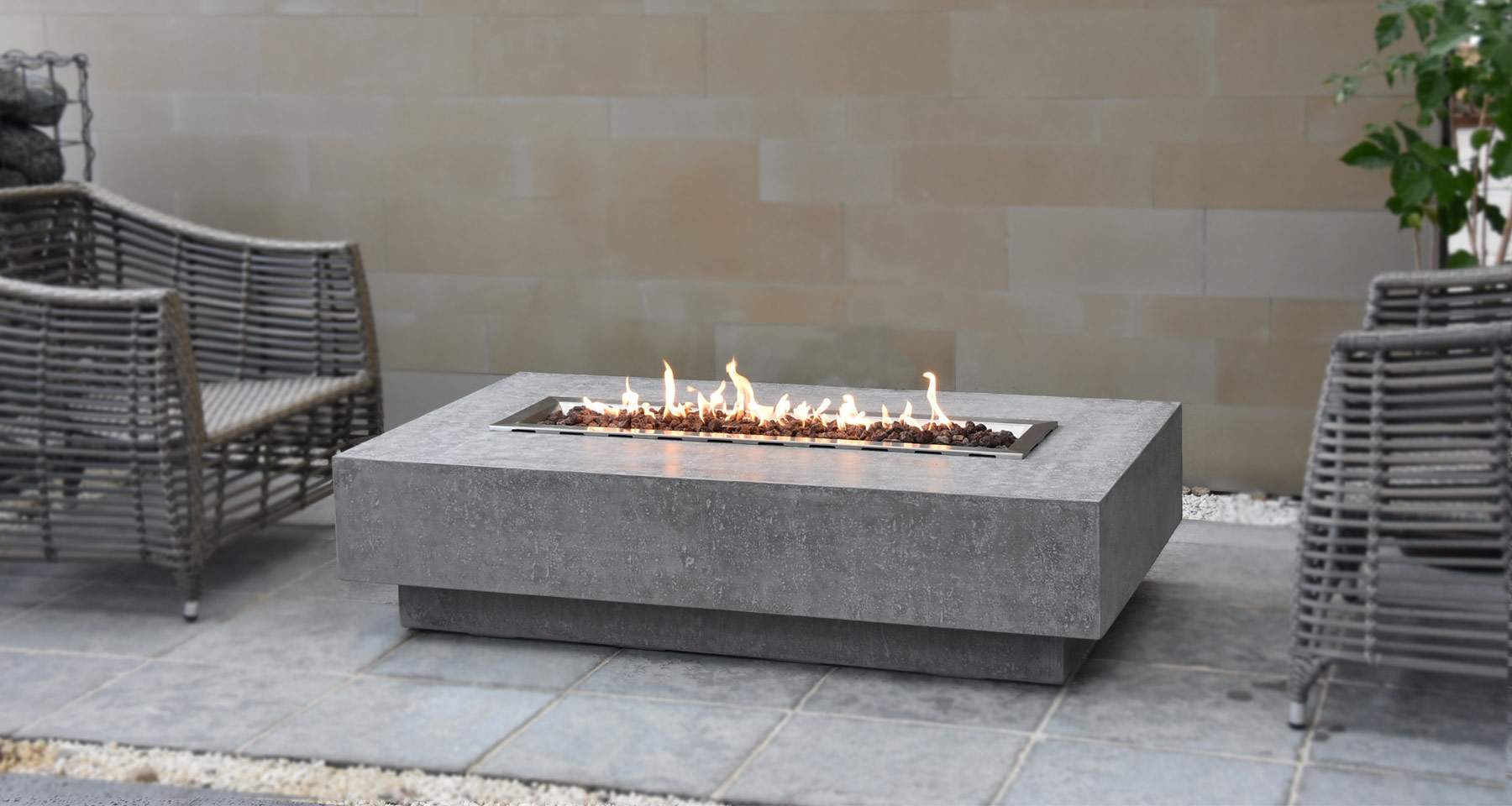 Table basse avec brasero central au gaz Hampton