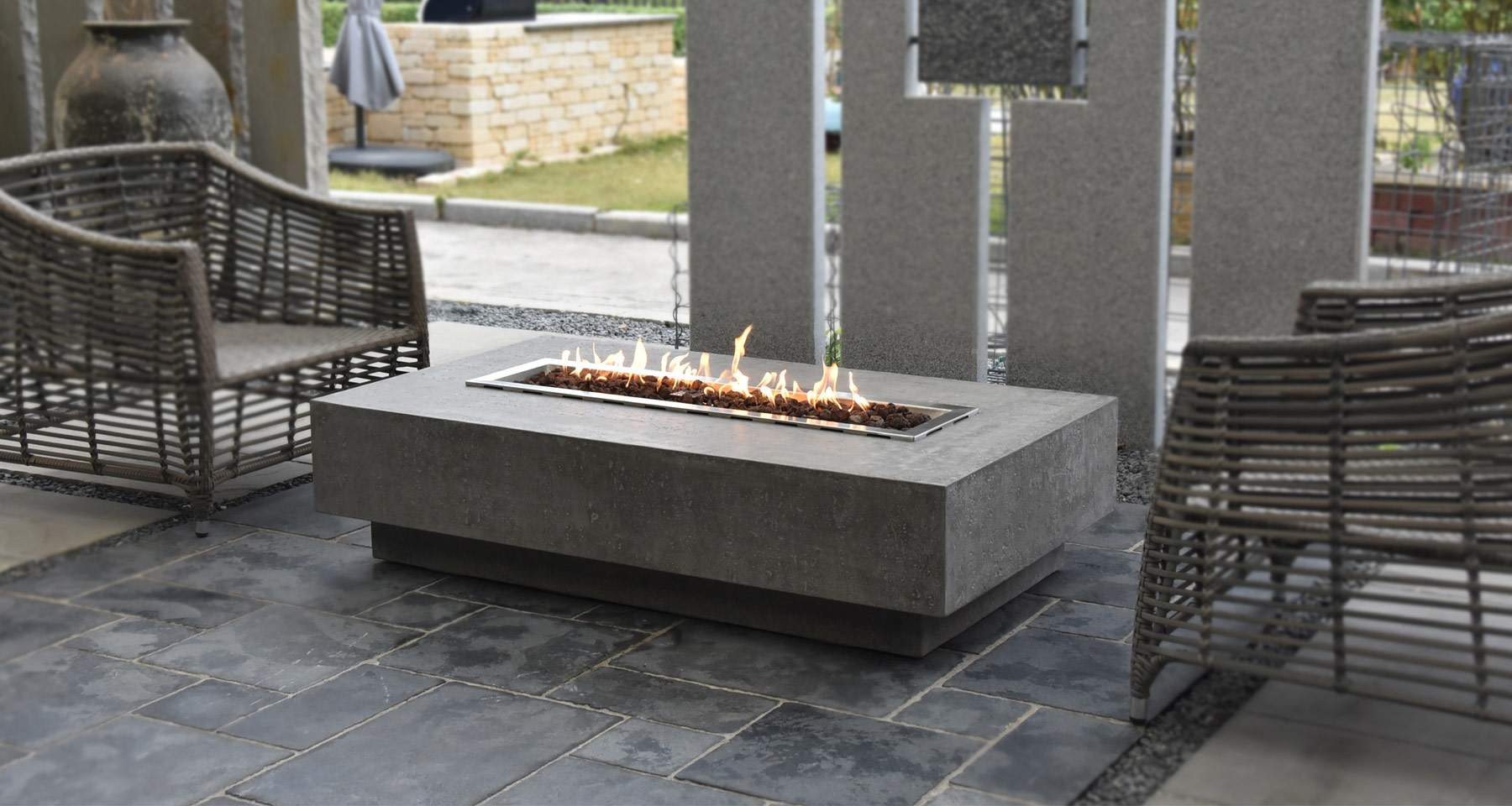 Table basse avec brasero central au gaz Hampton