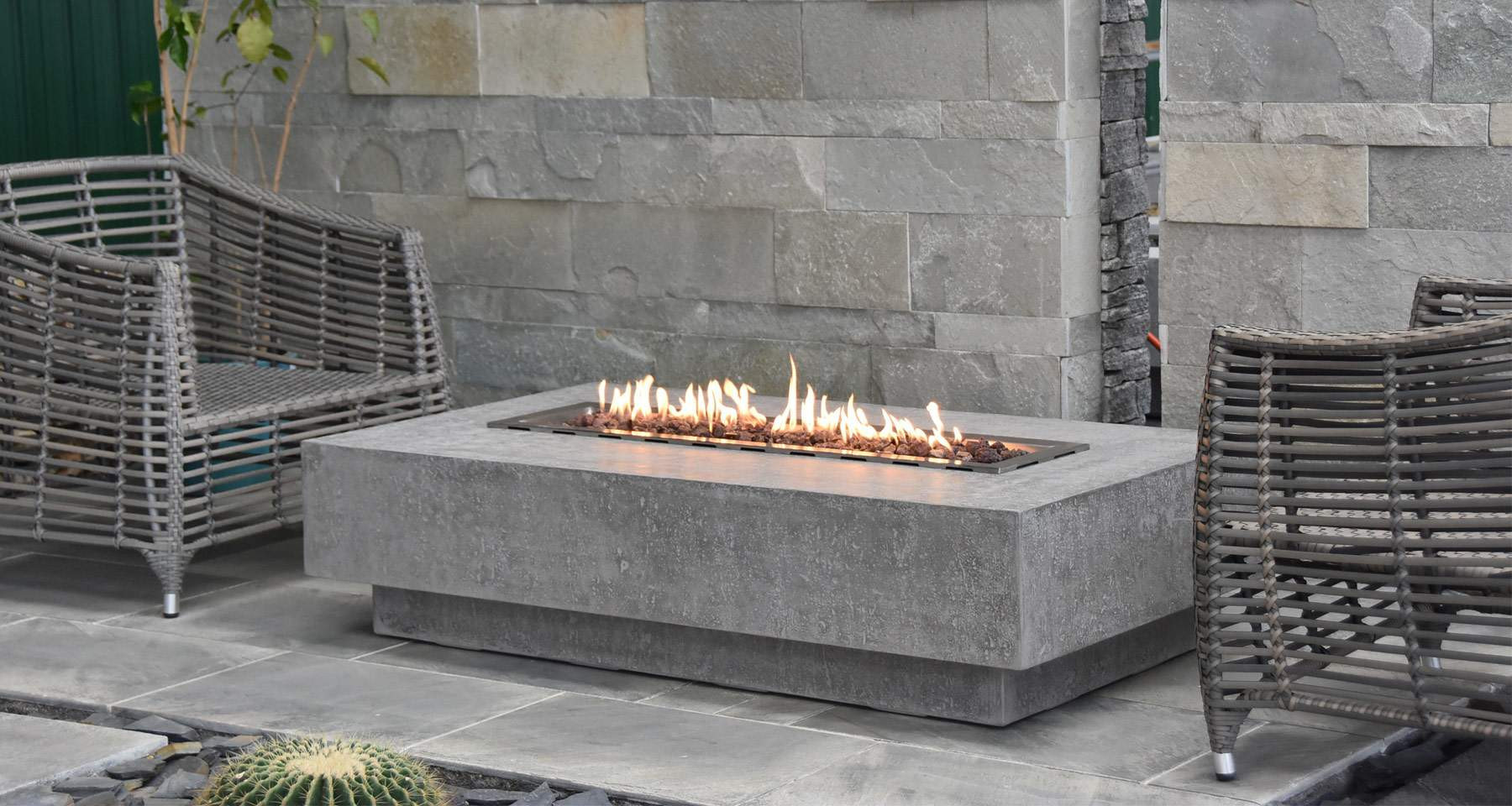 Table basse avec brasero central au gaz Hampton