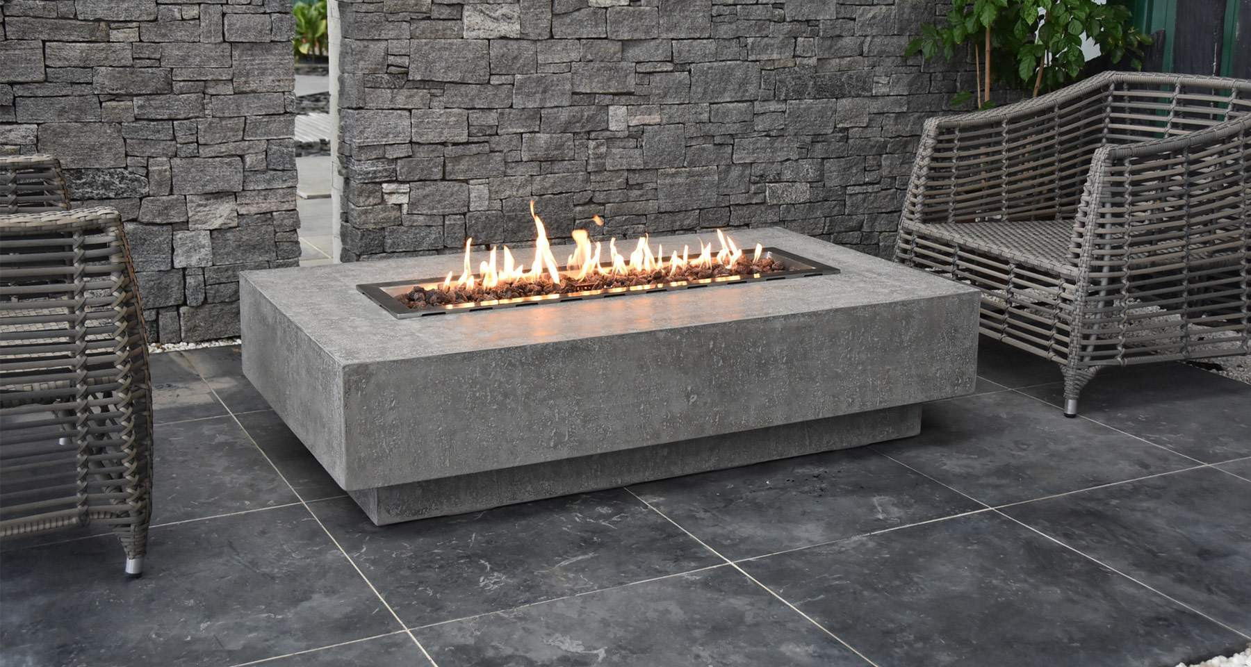 Table basse avec brasero central au gaz Hampton