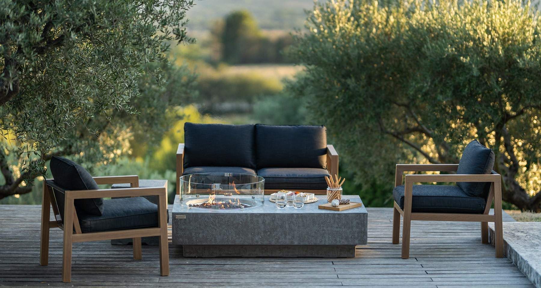 Table basse de jardin design avec braséro rond intégré Metropolis