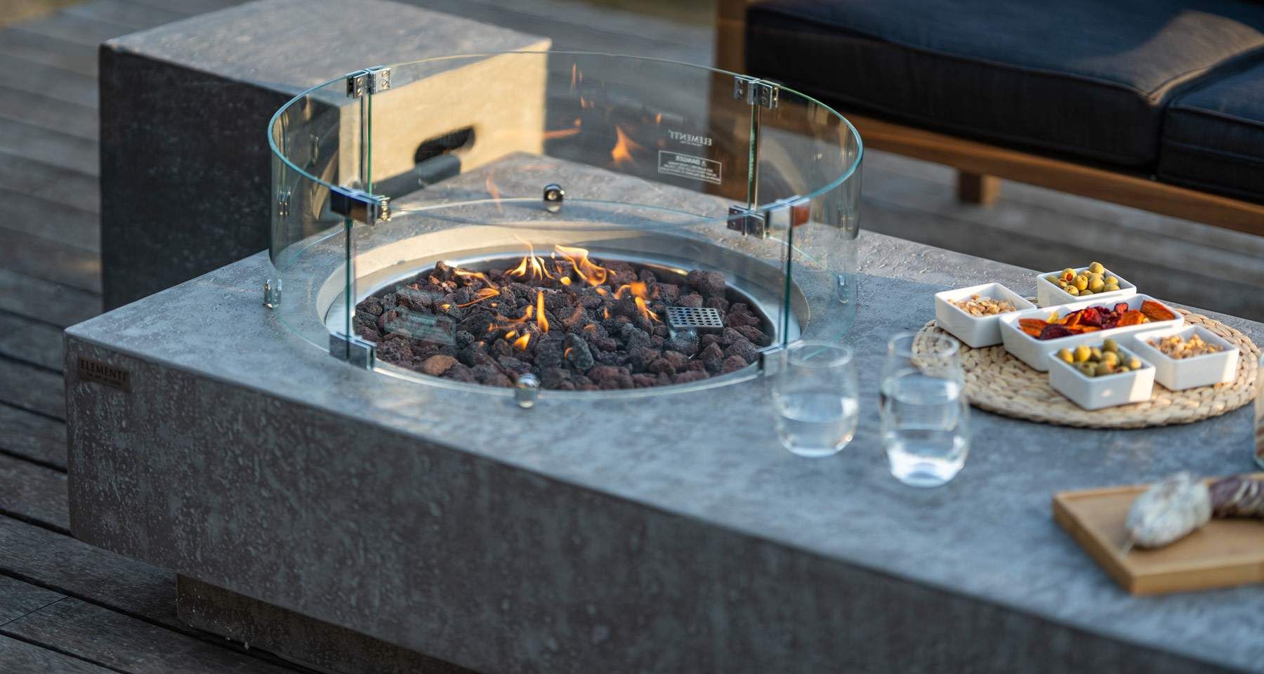 Table basse de jardin design avec braséro rond intégré Metropolis