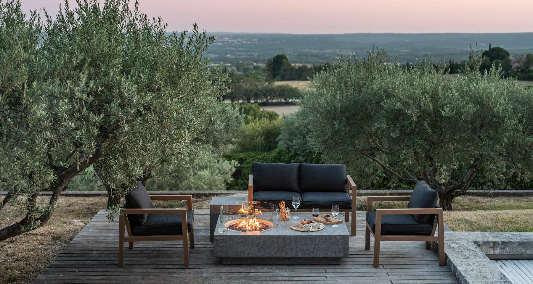 Table basse de jardin design avec braséro rond intégré Metropolis
