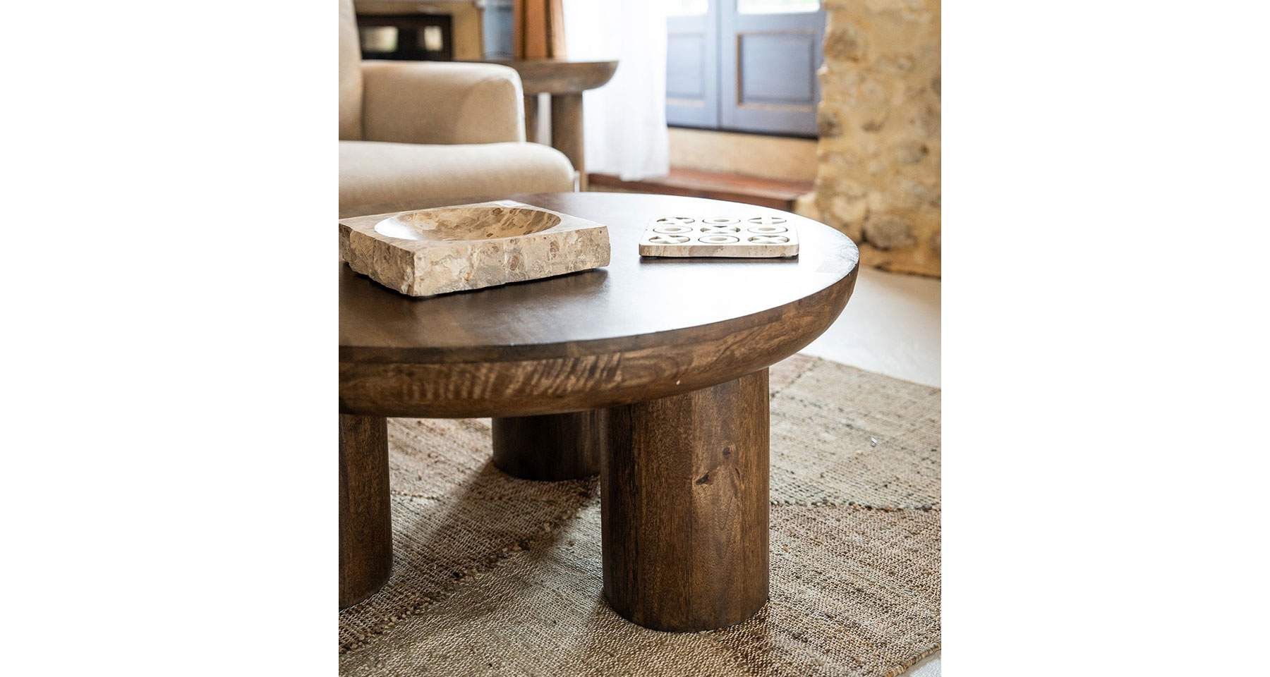 Table basse ronde ethnique en bois de manguier Alytus - Athezza