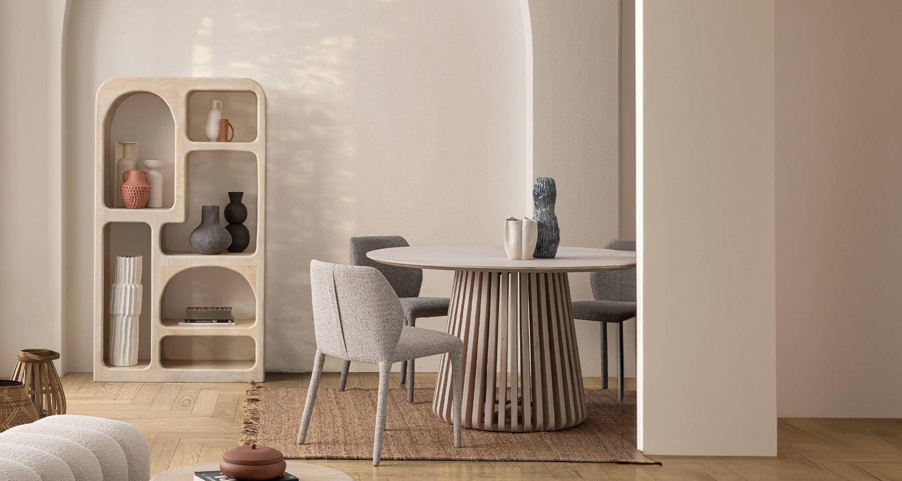 Table en bois de manguier ronde avec pied central design Ø130 cm Odion