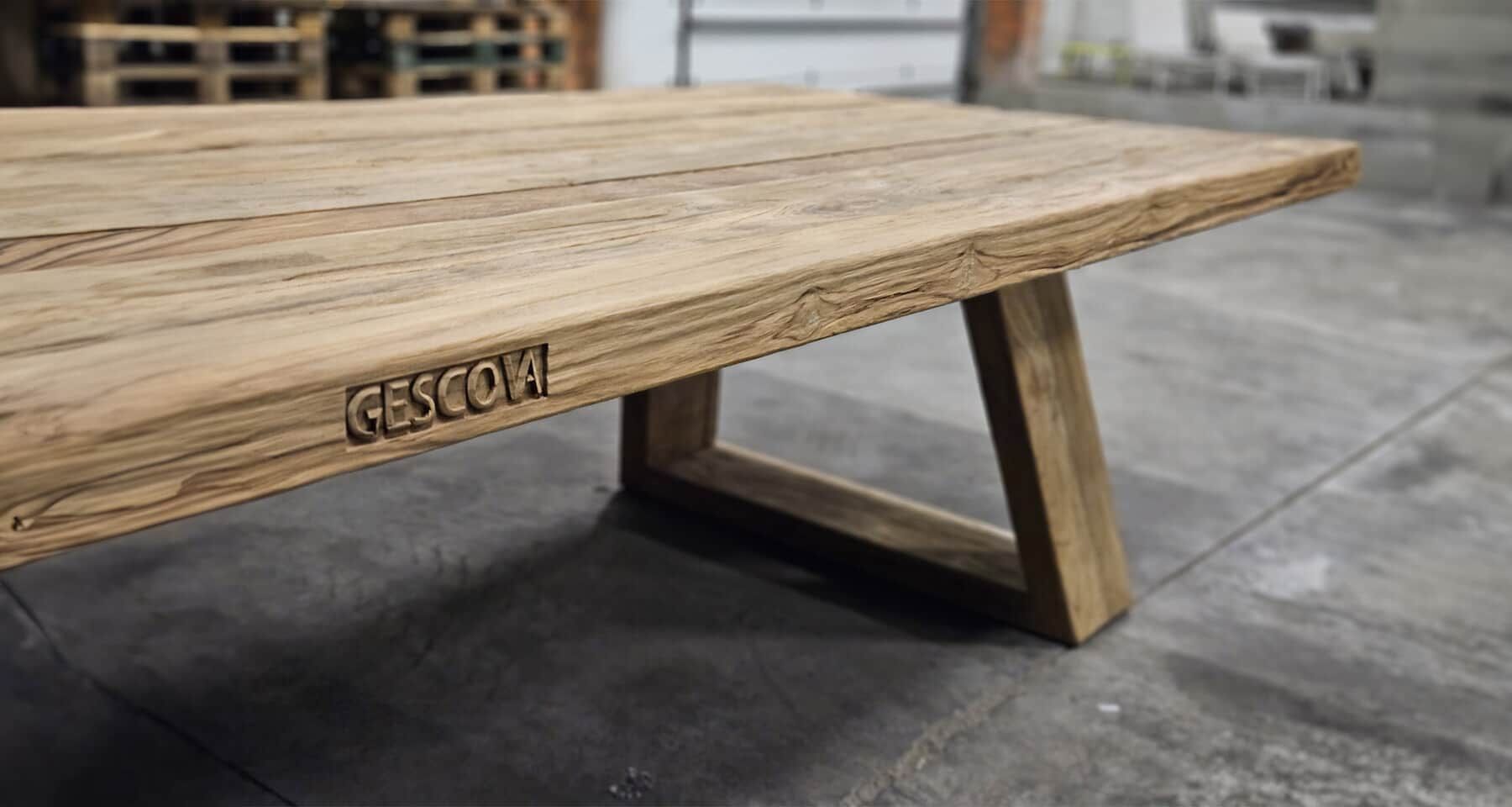 Table teck recyclé jusqu'à 20 personnes Victoria - Gescova