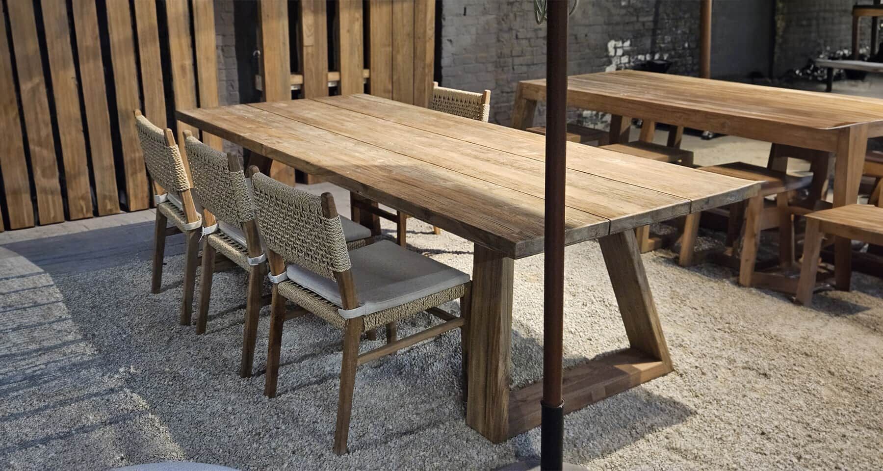 Table teck recyclé jusqu'à 20 personnes Victoria - Gescova