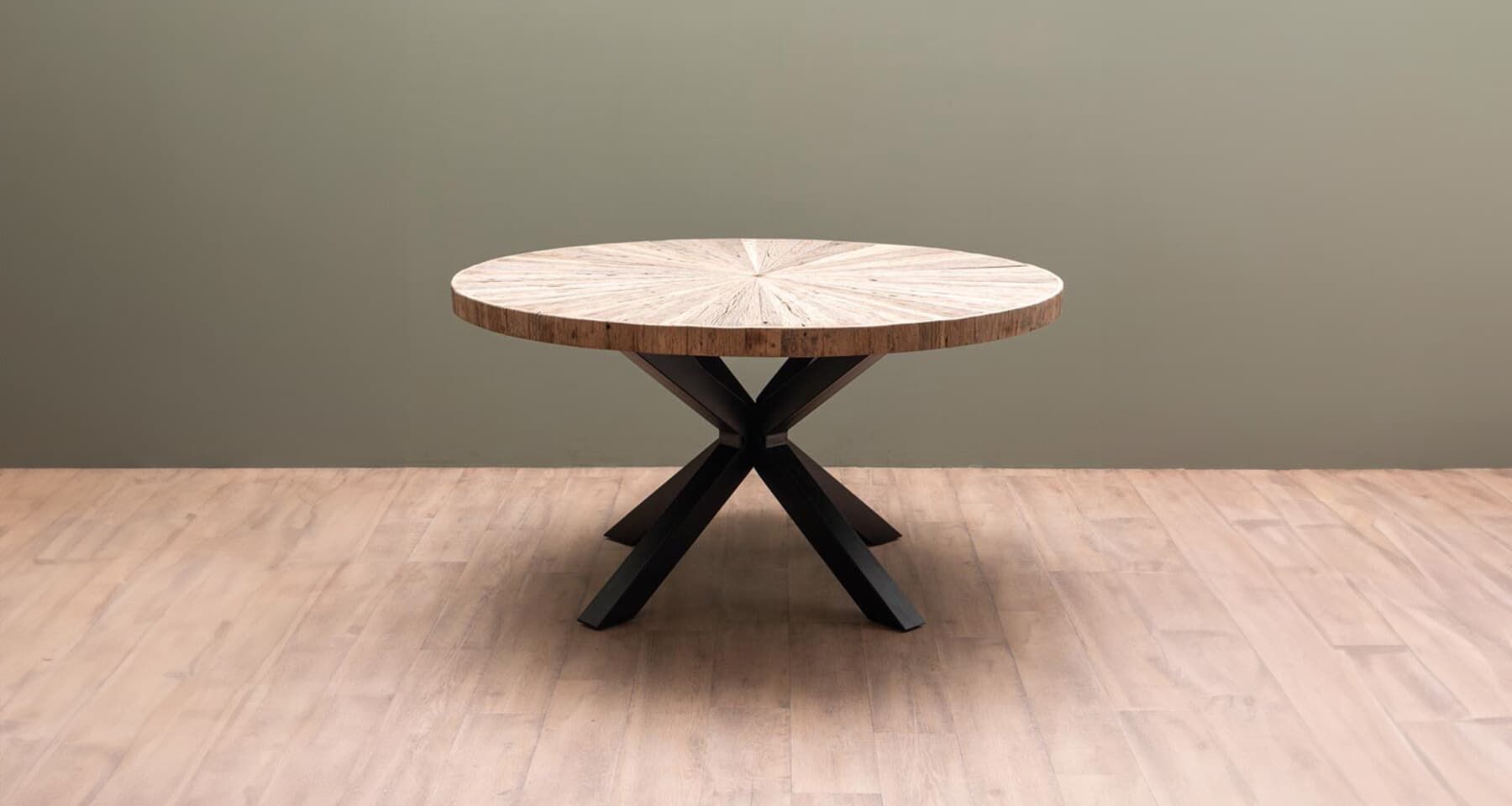 Table ronde design en bois recyclé avec pied en fer Asturias - Chehoma